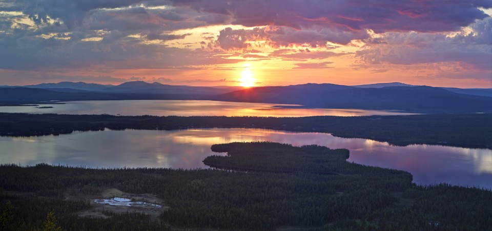 5 Places Where You Can Experience the Midnight Sun